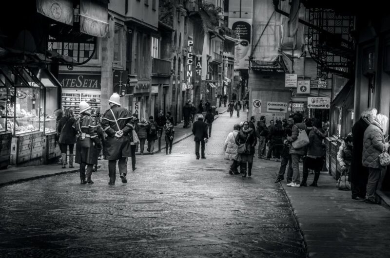 Florence: 2.5 hour Audio Guided Walking Tour led by Host - The Tour Leader and Support