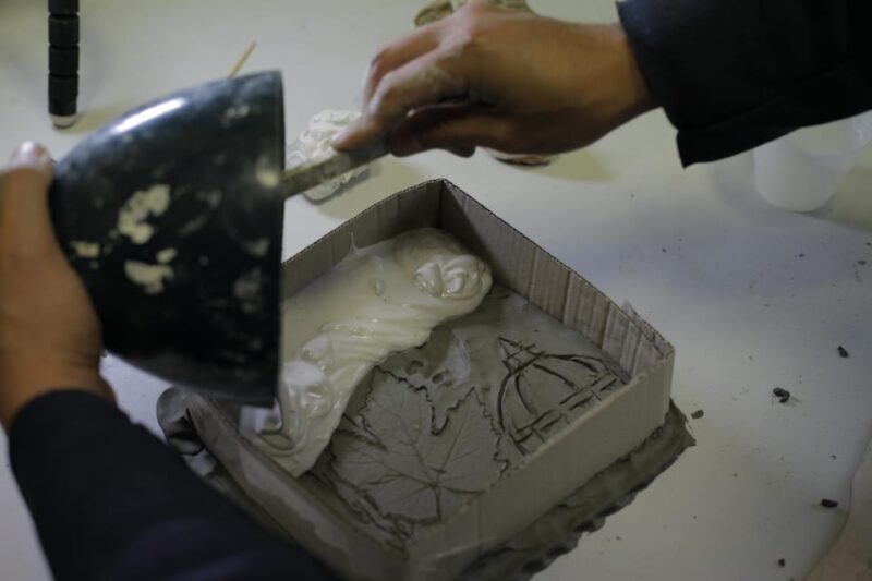 Florence: create your own personalized plaster cast - What Is the Florence Plaster Cast Workshop?