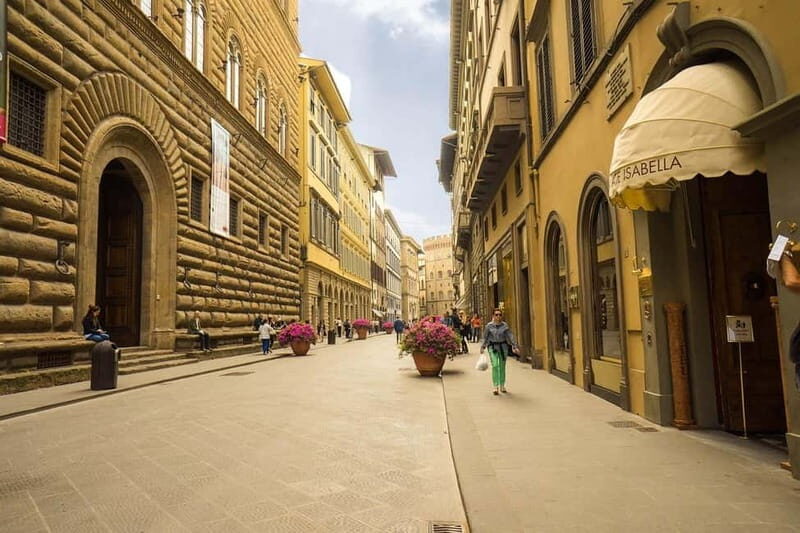 Florence: Guided Walking Tour of the City Center - The Guide and Group Size