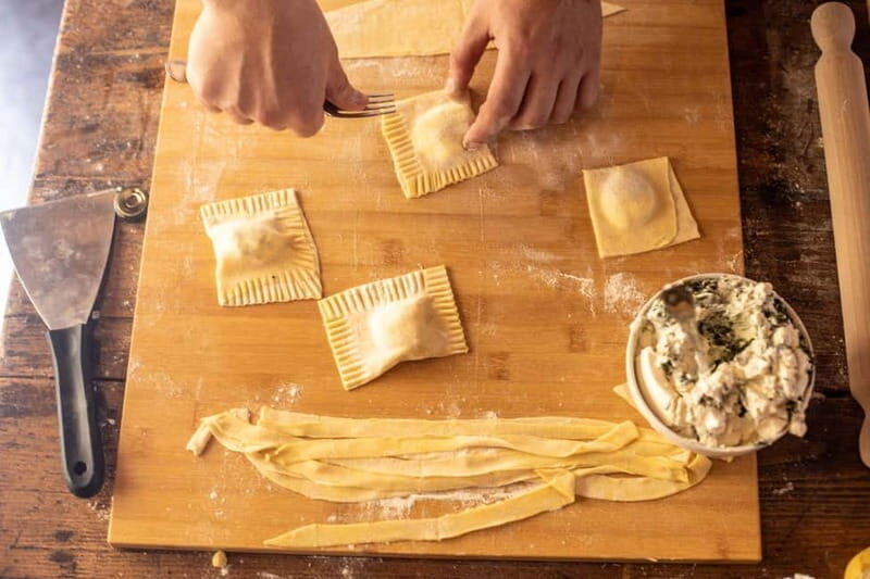 Florence: Pasta & Tiramisu Class with Unlimited Wine - From Market to Kitchen: Cooking Begins