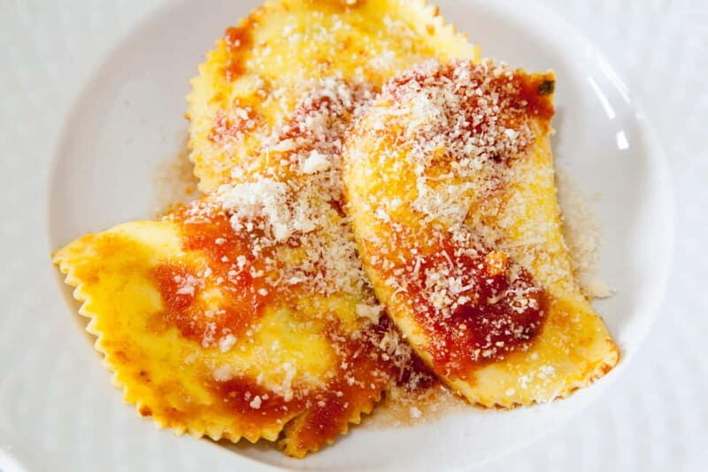 Florence: Share Your Pasta Love in a Locals Home - The Atmosphere and Social Vibe