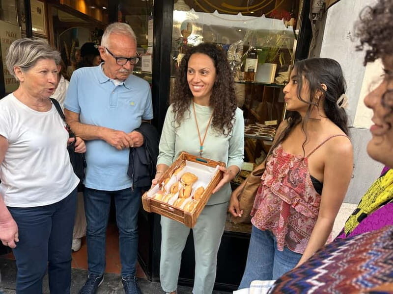 Florence: Street Food Tour with Wine & Local Guide - Historical and Iconic Monuments