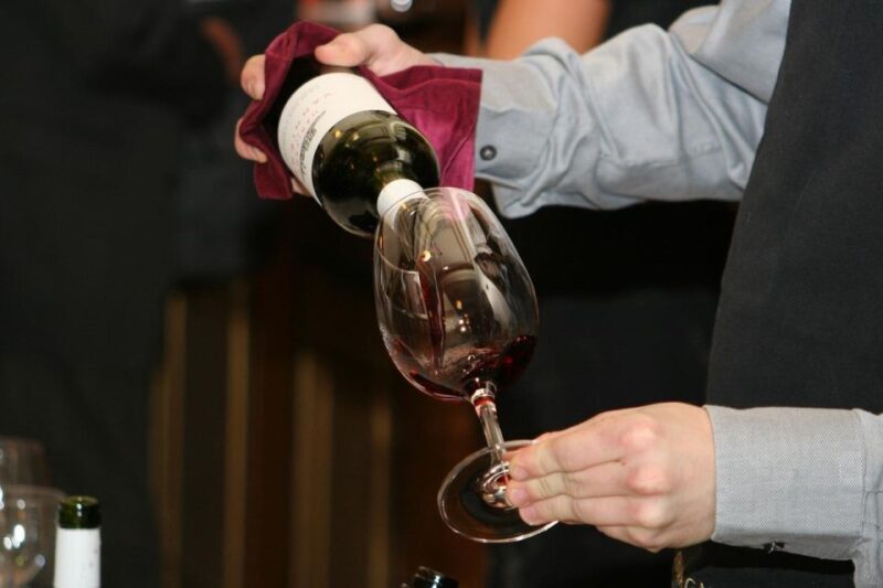 Florence: Wine Windows Walk with Wine Tasting and Appetizers - Who Is This Tour Best For?