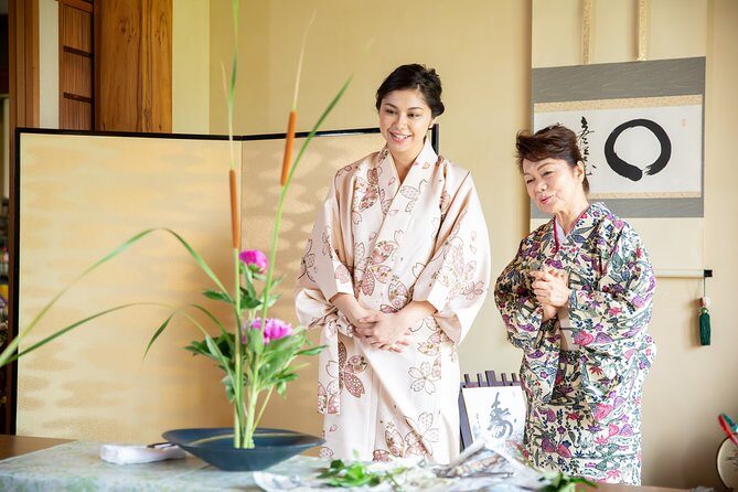 Flower arrangement experience with simple kimono in Okinawa - An In-Depth Look at the Flower Arrangement Experience