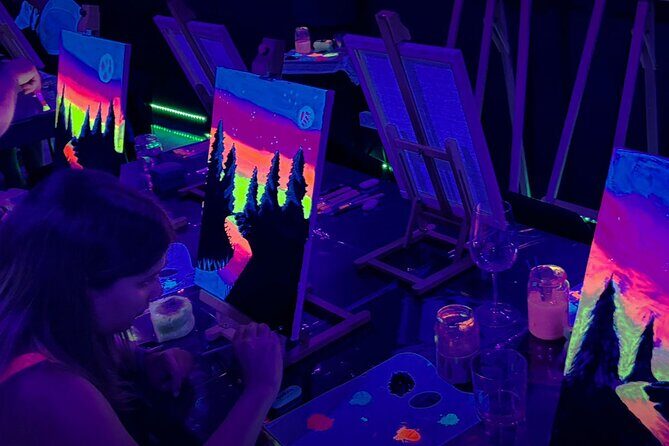 Fluorescent Painting Class with Wine in Barcelona - The Itinerary in Detail