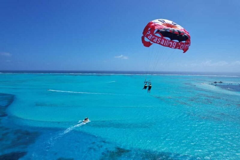 Fly over the 7-Colored Sea Parasail San Andres + Go PRO Camera Included - Key Points