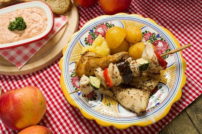 Folklore Dinner with Unlimited Drinks 4course Menu - FAQs