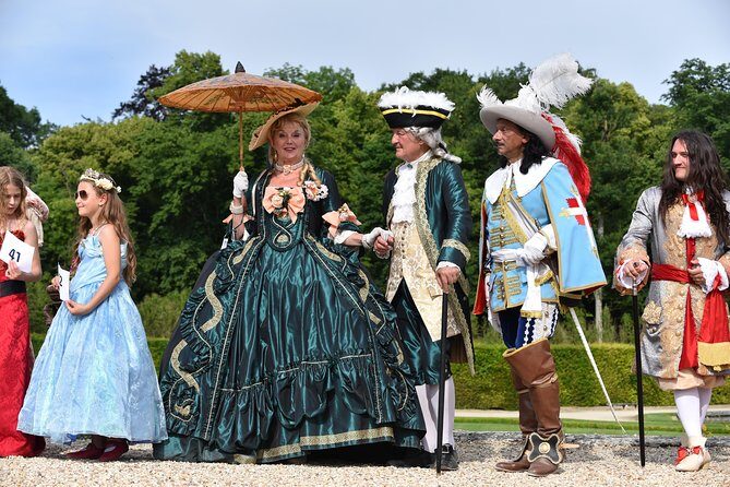 Fontainebleau and Vaux Le Vicomte Private Day Tour from Paris - Arriving at Fontainebleau: A Castle Fit for Kings
