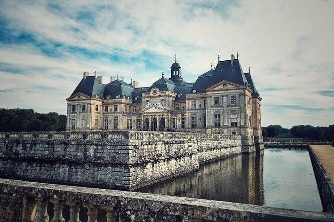 Fontainebleau and Vaux Le Vicomte Private Day Tour from Paris - The Village of Barbizon: A Cultural Interlude
