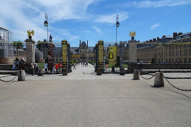 Fontainebleau & Vaux le Vicomte Private Day Tour from Paris - Key Points