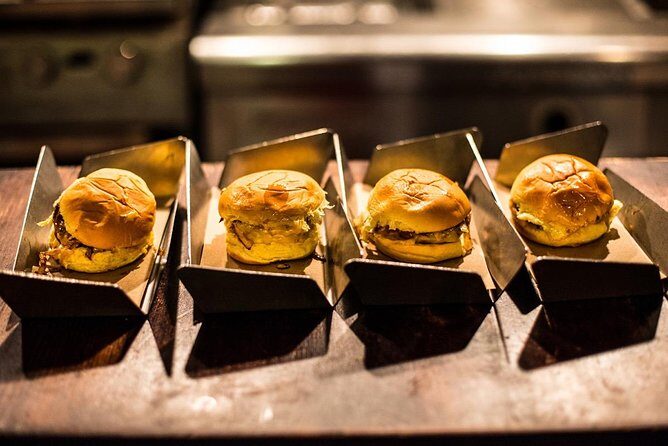 Food Tour in East Village in French - A Detailed Look at the East Village Food Tour
