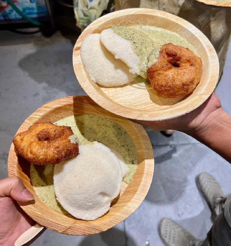 Food walk in Bangalore: Try Indian Delicacies with Henna - Watching and Tasting Dosa