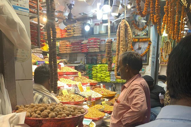 Foodie Tour with Rahul. Eat With The Locals Like A Local. - Key Points