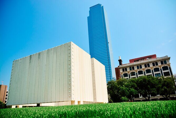 Footsteps Through Dallas: A Journey Through Time & Legacy - Key Points