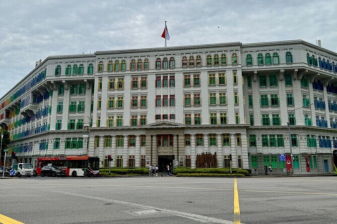 Fort Canning and Singapore River Join In Walking Tour - The Group Experience and Practical Details