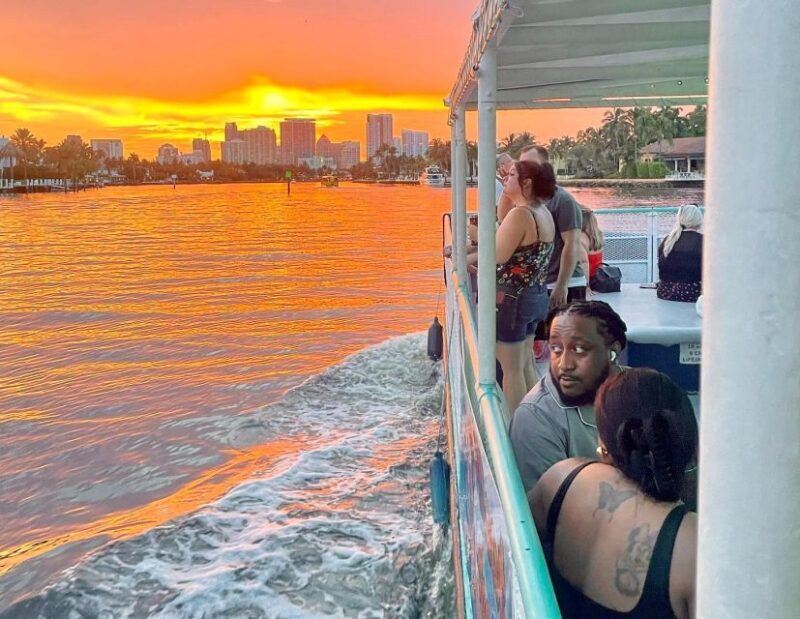 Fort Lauderdale: Evening Boat Cruise with Downtown Views - Key Points