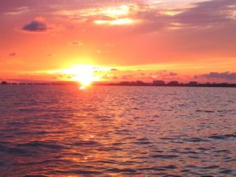 Fort Myers: Guided Sunset Kayaking Tour through Pelican Bay - An Authentic Sunset Experience on the Water