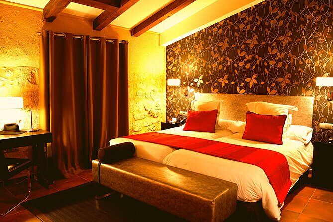 Forts and Places in Jaipur with Flights from Mumbai: Private Luxury Tour - Key Points