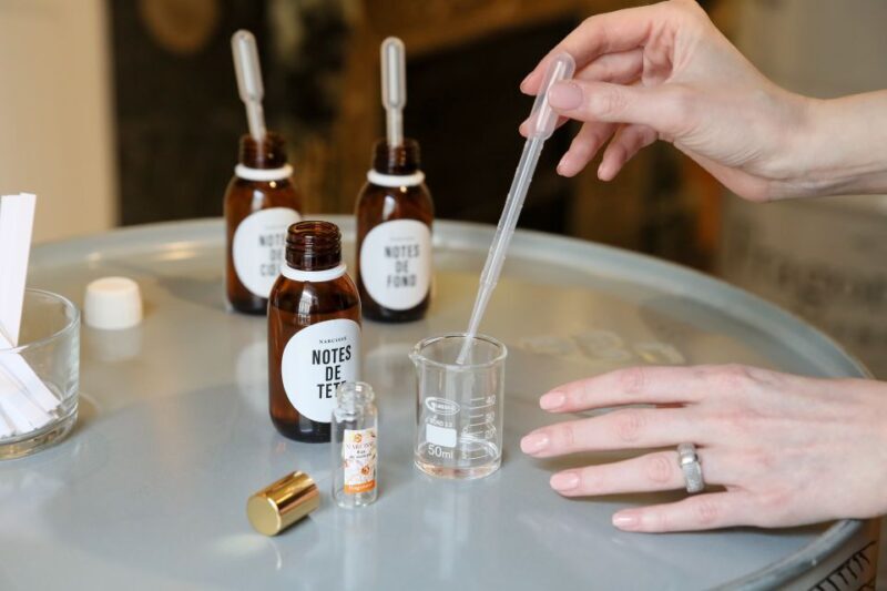 Fragonard Paris: Mini Perfume Workshop in Chinese - An In-Depth Look at the Perfume Experience