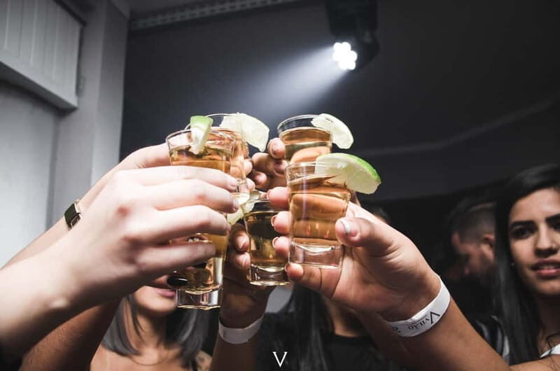 Frankfurt am Main: Night Pub Crawl Shots and Party - Key Points
