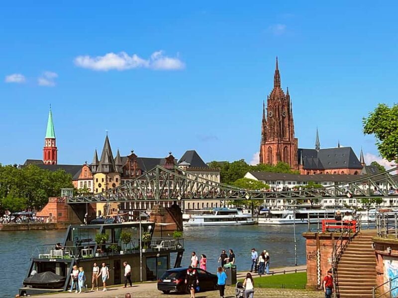 Frankfurt: Christmas Old Town Walking Tour (2 hours in German) - FAQs