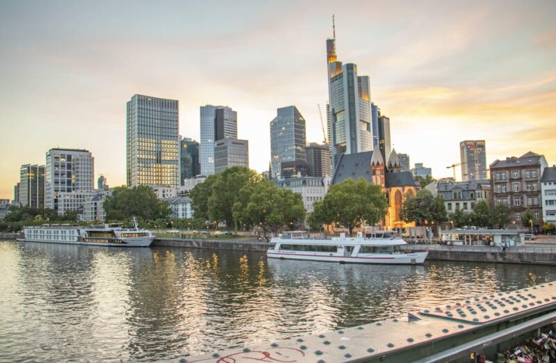 Frankfurt: Express Walk with a Local in 60 minutes - Discover Frankfurts Charm—What to Expect