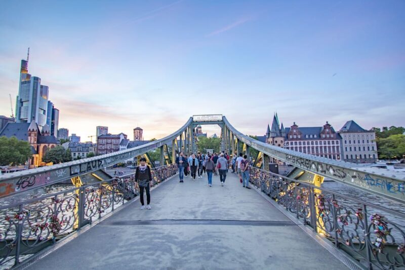 Frankfurt: Express Walk with a Local in 60 minutes - Who Should Consider This Tour?