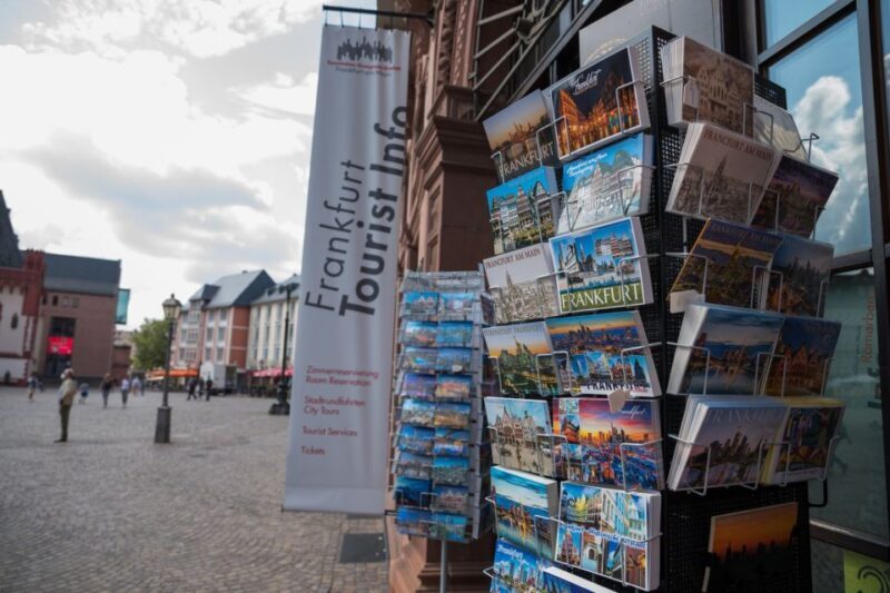 Frankfurt: Guided walk between palm trees and skyline - Key Points