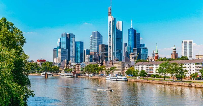 Frankfurt: River Main Sightseeing Cruise with Commentary - Onboard Experience and Comfort