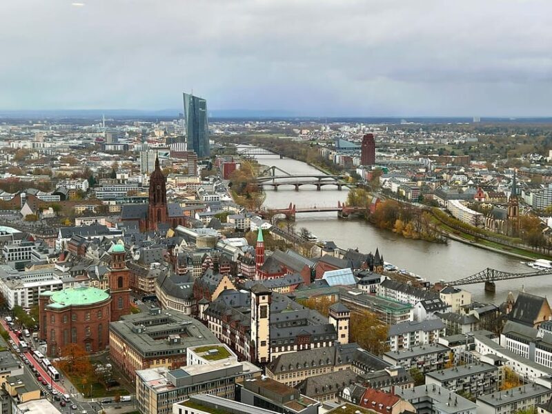 Frankfurt: Walking tour in German in private - just for you and your friends - Introduction to the Tour
