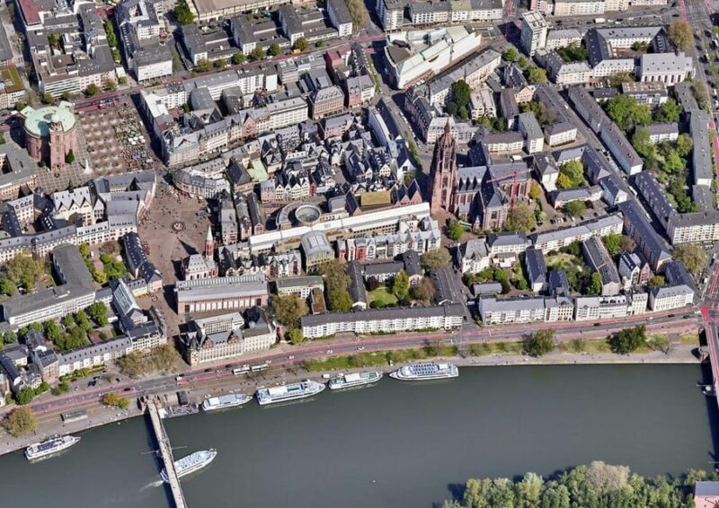 Frankfurt: Walking tour in German in private - just for you and your friends - Final Thoughts