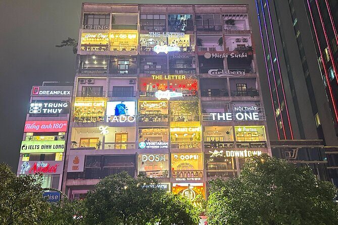 [Free E-sim] Evening Walking Tour in Saigon - An In-Depth Look at the Evening Saigon Experience