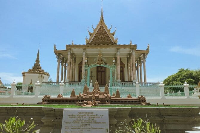 ( Free eSim) Classic Phnom Penh Full Day Tour - Exploring Phnom Penh: A Day in the City