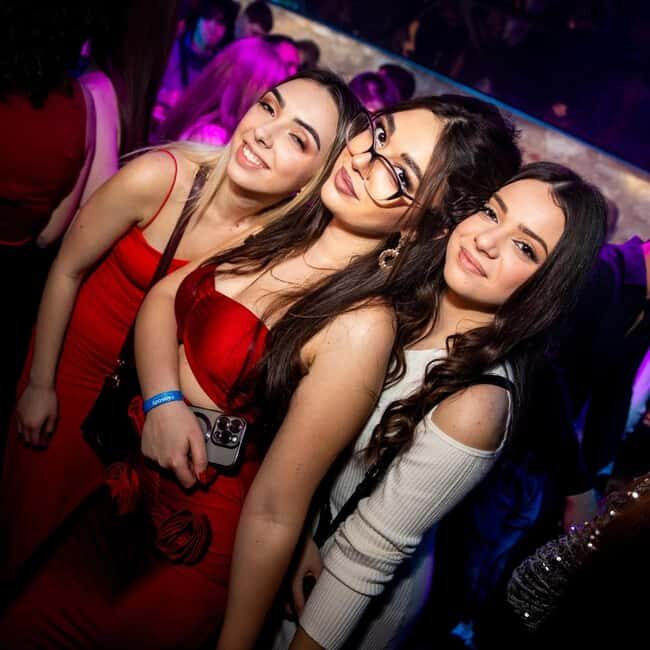 FREE fun explorers pub Crawl with OPTIONAL 1 hour open bar - Practical Tips for Your Evening