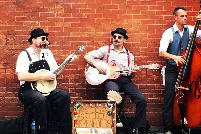 French Quarter Shrimp Boil & Live Music - Live Entertainment and Atmosphere: Add a Splash of Local Color