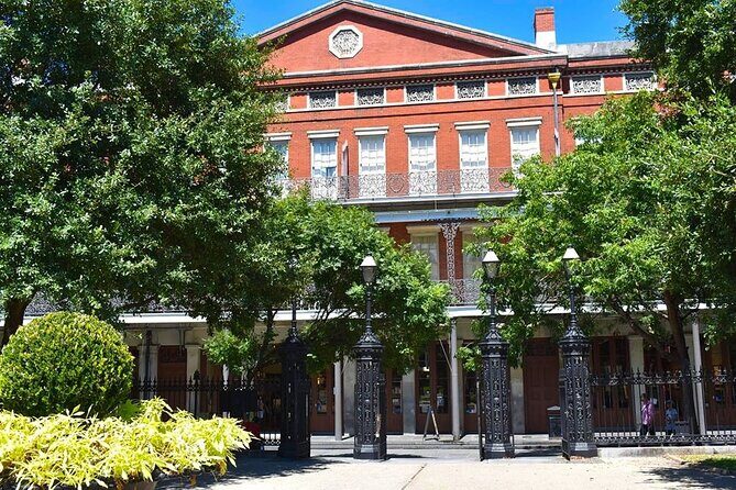French Quarter Walking Tour With Comp 1850 House Museum Admission - Who Should Consider This Tour?