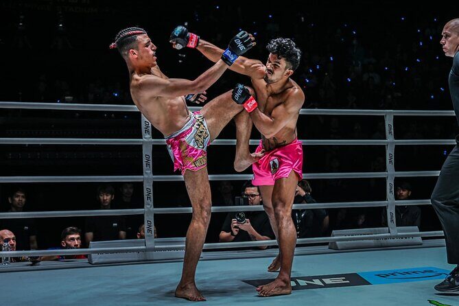 Friday Muay Thai Madness Explosion at Lumpinee Stadium Bangkok - Key Points