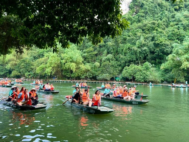 Friendly Travel: Hoa L/ Trang An/ Mua Cave - Limousine Car - Overall Value and Experience