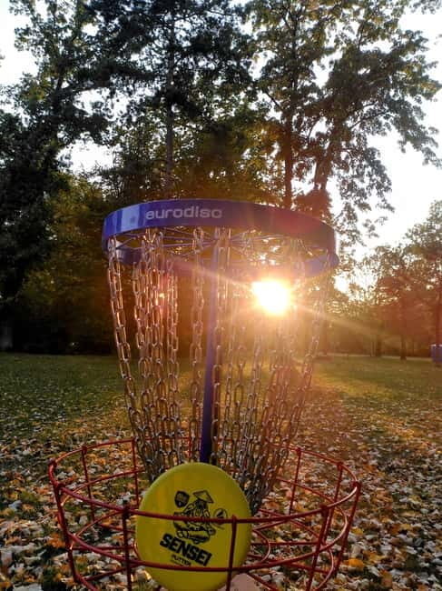 Frisbee golf / disc golf: Fun and games in a beautiful park in Leipzig - Key Points