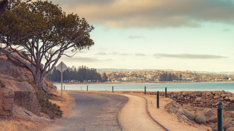 From Adelaide: Victor Harbor & Hahndorf Day Tour - Exploring Granite Island