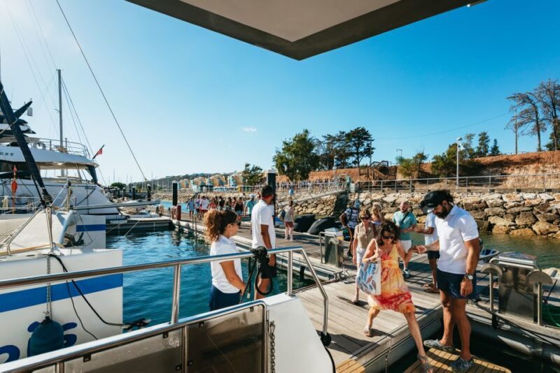 From Albufeira: Sunset Cruise and Beach BBQ with Open Bar - The Return Journey and Evening Atmosphere