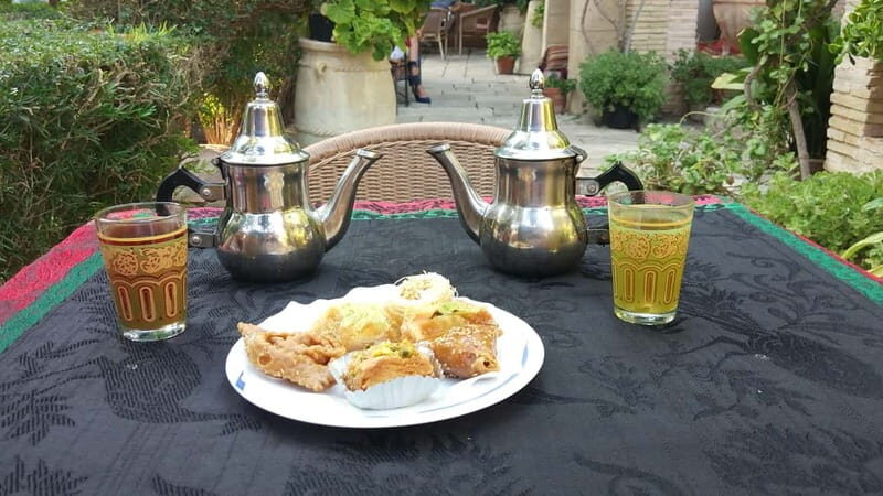 From Alicante and Elche: Tea house + sweets. Taste the flavor of the Orient. - The Experience in Detail