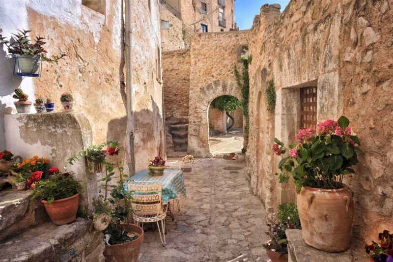 From Alicante: Bocairent and Covetes dels Moros Day Trip - Exploring Bocairent: A Medieval Marvel