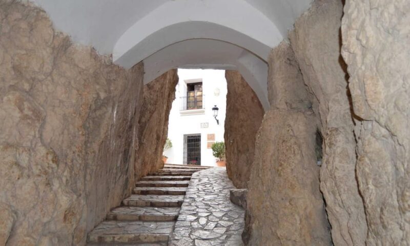 From Alicante: Guadalest, Altea & ticket in Algar Waterfalls - Who is This Tour Best For?