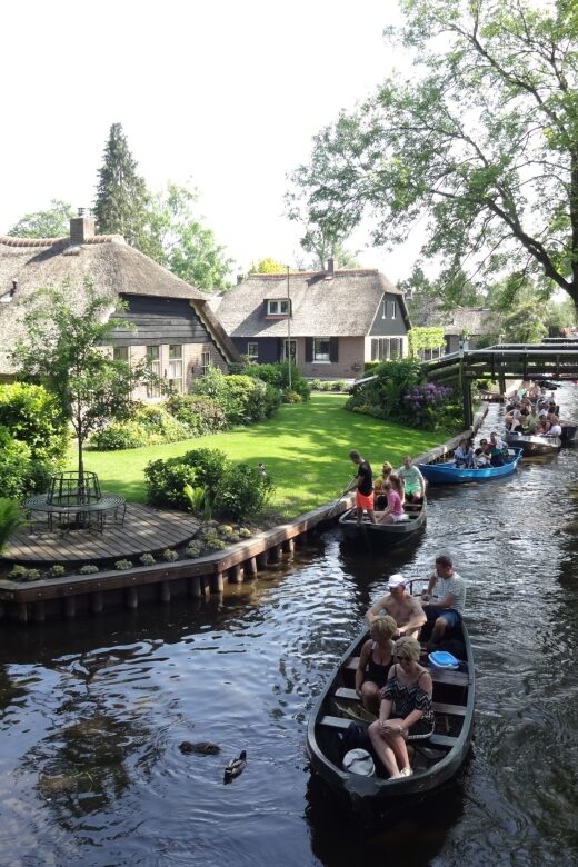 From Amsterdam: Giethoorn Day Trip with Small Electric Boat - Discovering Giethoorn: The Village of Canals and Cottages