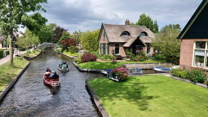 From Amsterdam: Giethoorn Small Group Tour with Boat Ride - The Itinerary in Detail