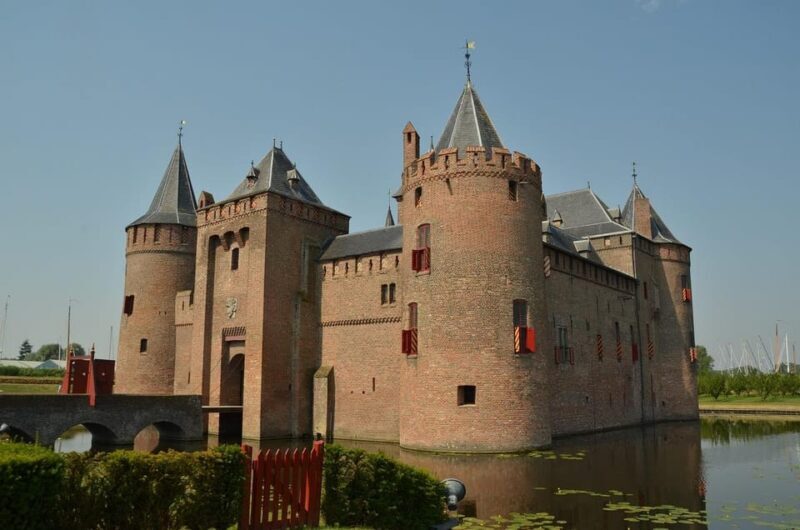 From Amsterdam: Muiderslot and De Haar Castle Tour - Key Points