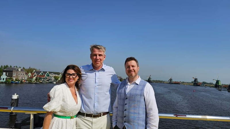 From Amsterdam, Private tour in Tesla, Windmills & Volendam. - FAQ