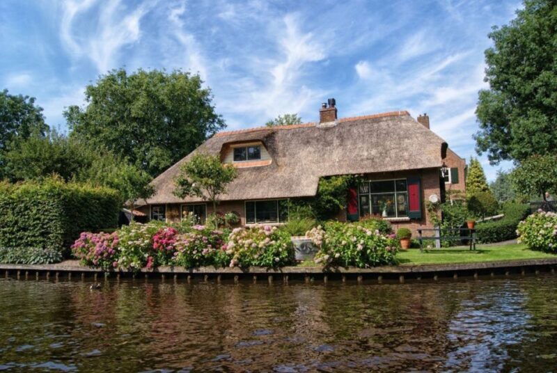 From Amsterdam: Private Tour to Giethoorn with Canal Cruise - Lunch and Local Flavors