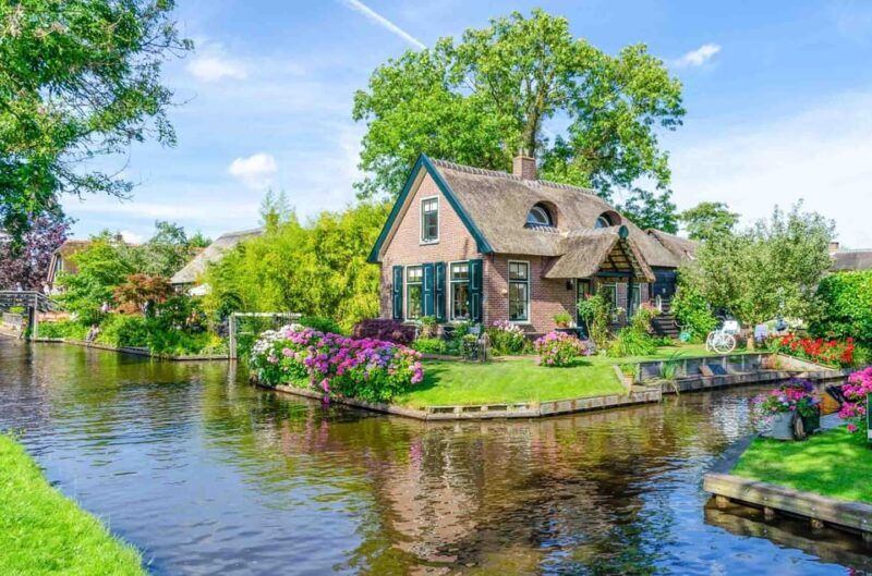 From Amsterdam: Private tour to Giethoorn with private boat - Discovering Giethoorn: A Water Town Like No Other